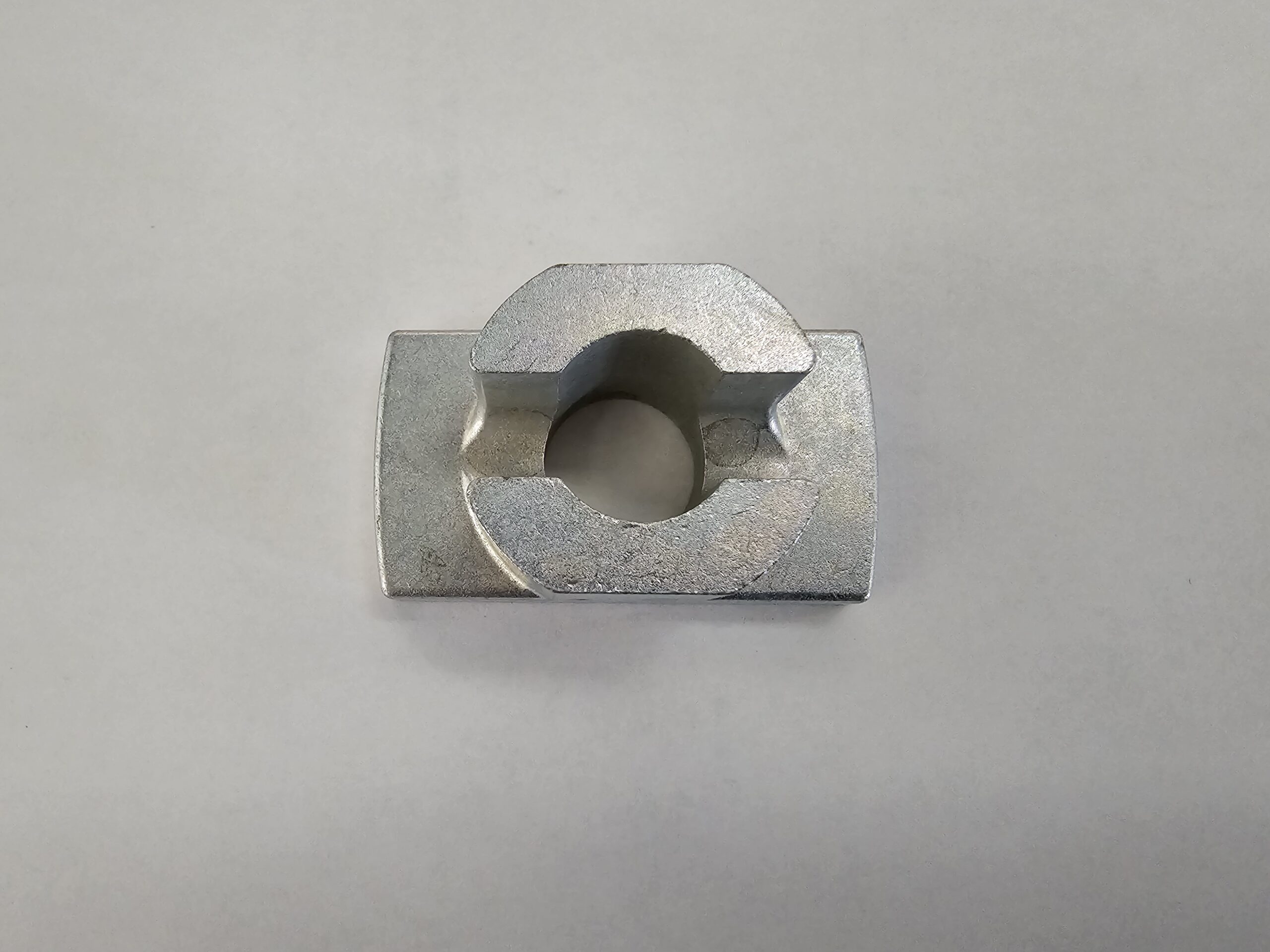 John Deere RETAINER R105230 – Farol Shop